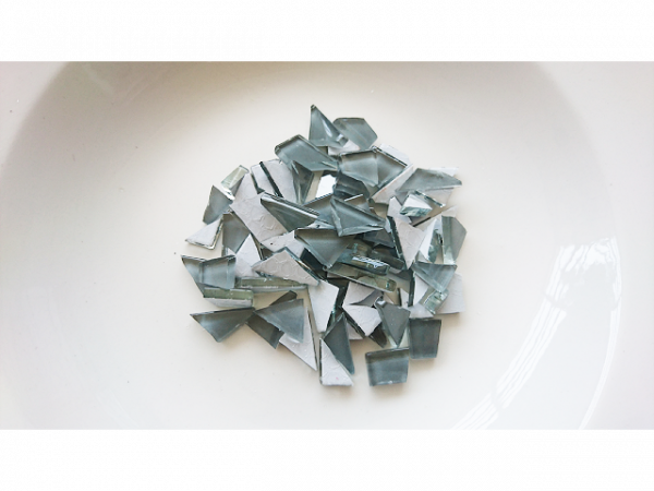 Dove Grey Crystal Glass Nipped 70g – Mosaic All Sortz